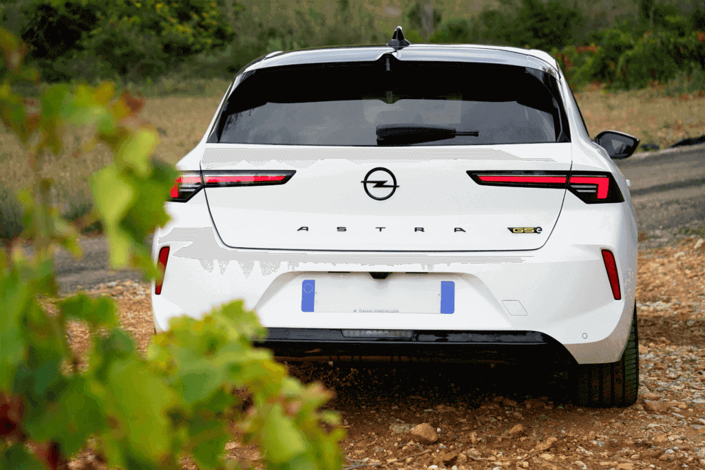 Opel Astra GSe, dynamique et hybride - Test E Car